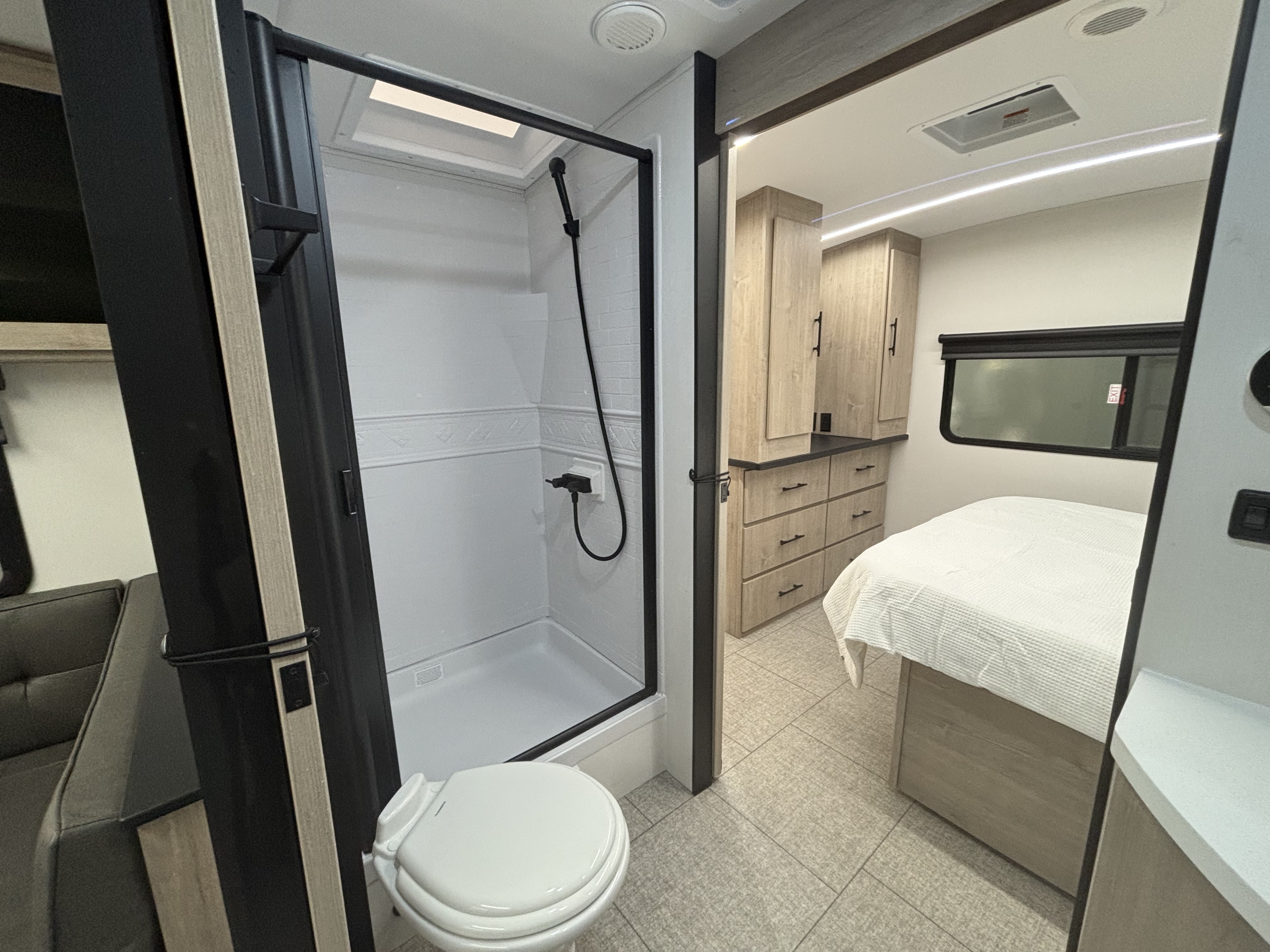 2025-Grand-Design-Imagine-2920BS-M1665 - Four Seasons Sales